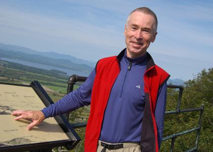 Professor Robert E. Manning Named First Steven Rubenstein Professor